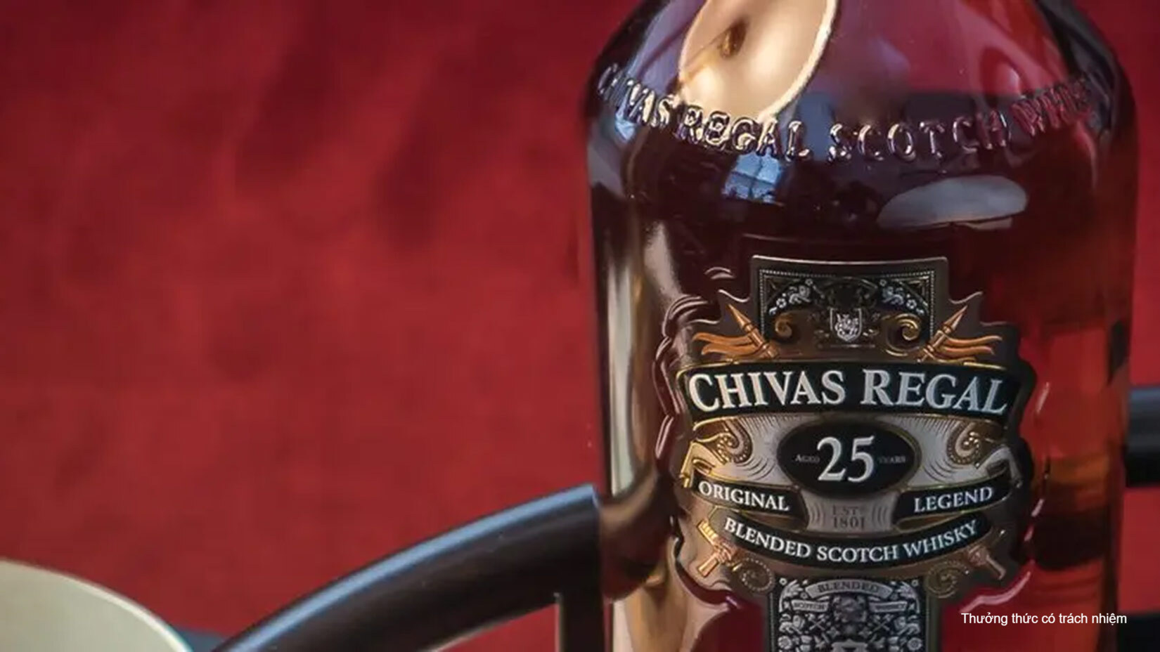Chivas 25 có mấy loại? Tìm hiểu chi viết về rượu Chivas 25 chai thủy tinh
