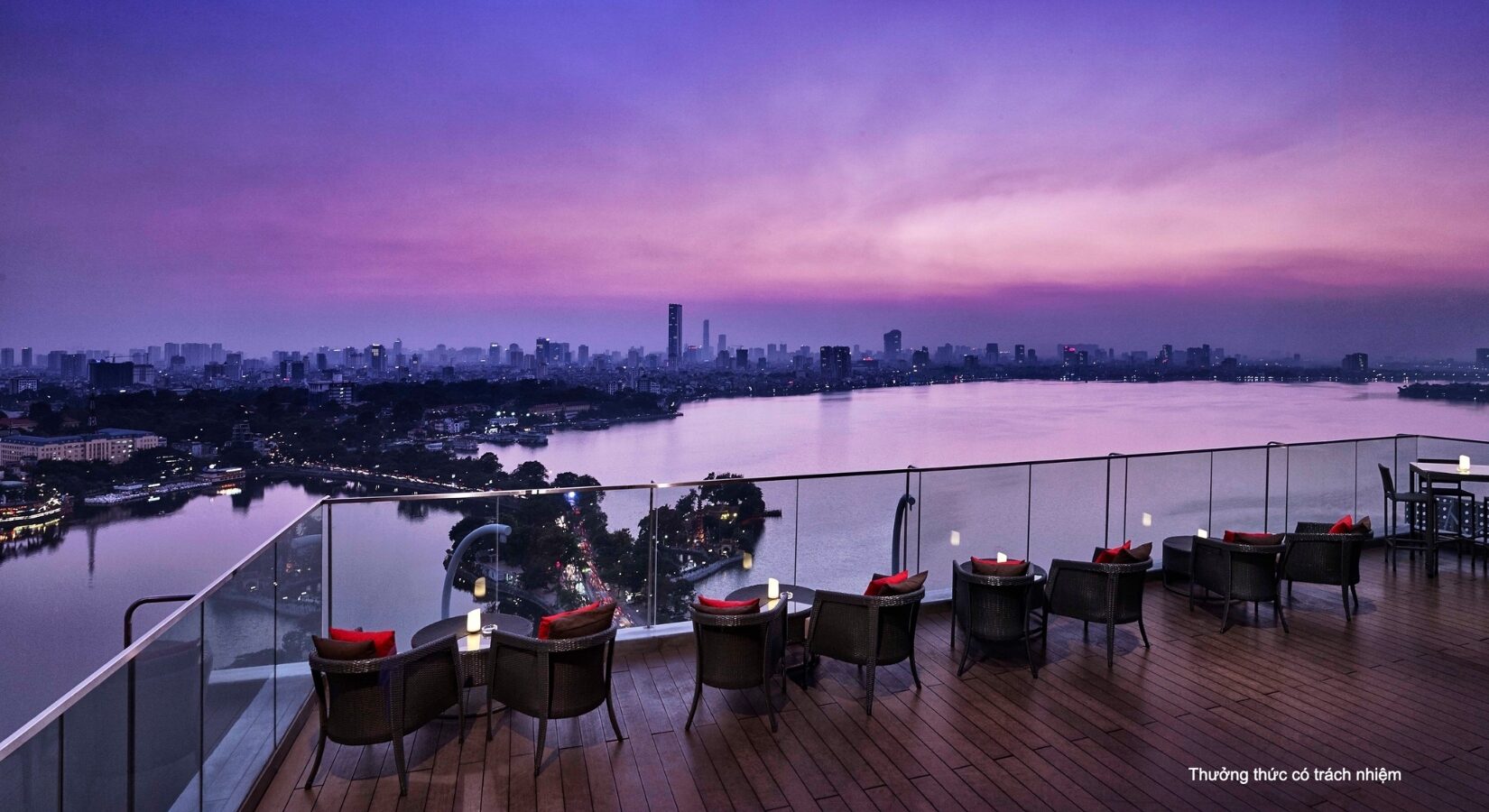 The Summit Bar: Đỉnh Cao Của Nghệ Thuật Thưởng Thức Chivas Tại Hà Nội